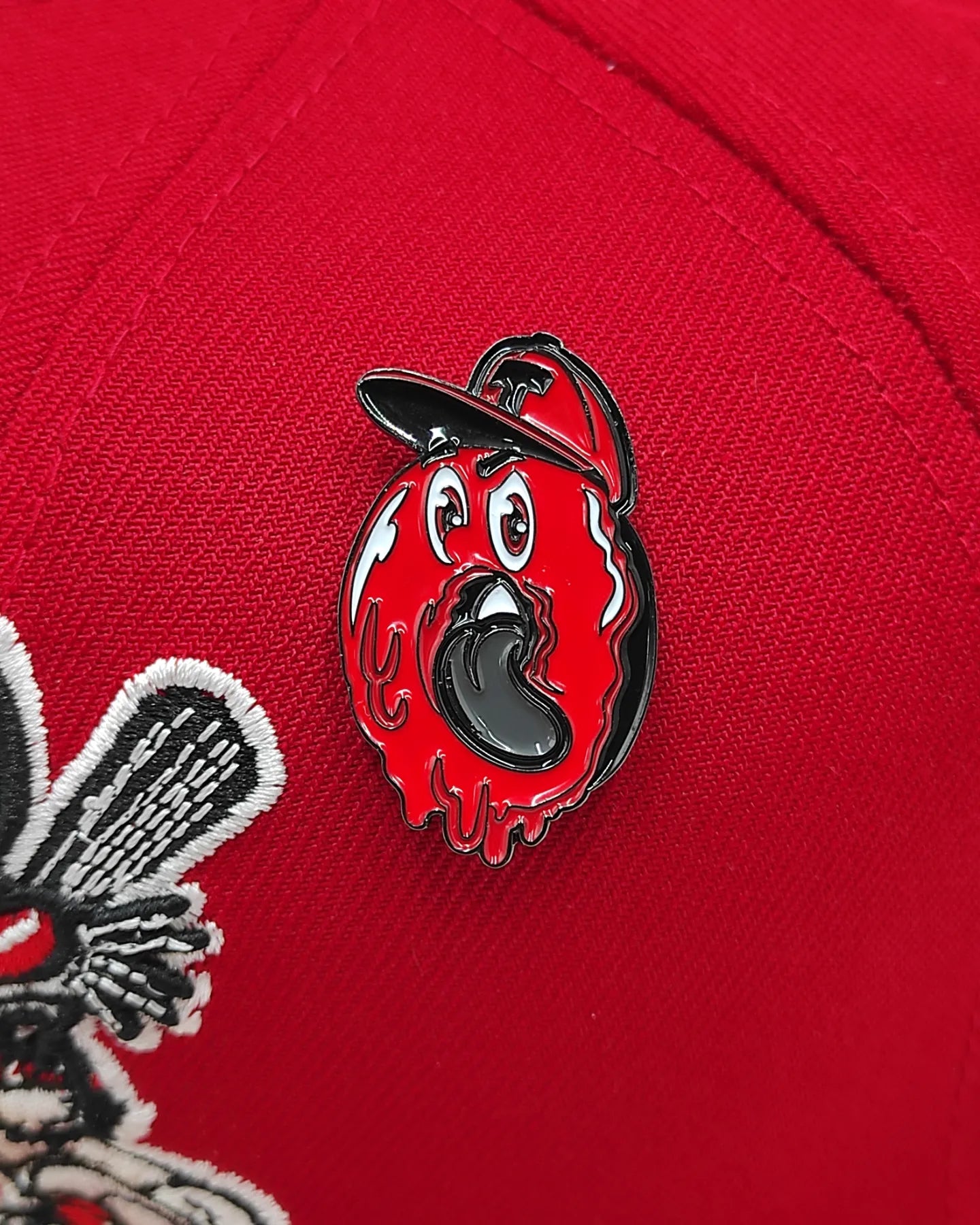 Pin Metálico Red Hat – dabullstore